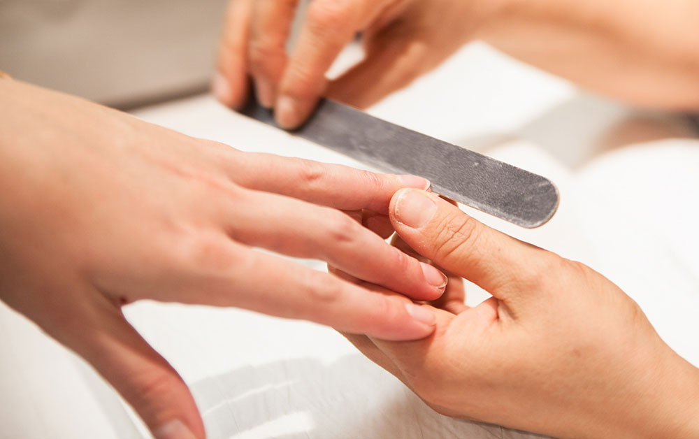 Removing your shellac manicure: at home vs. in the salon - Treatwell